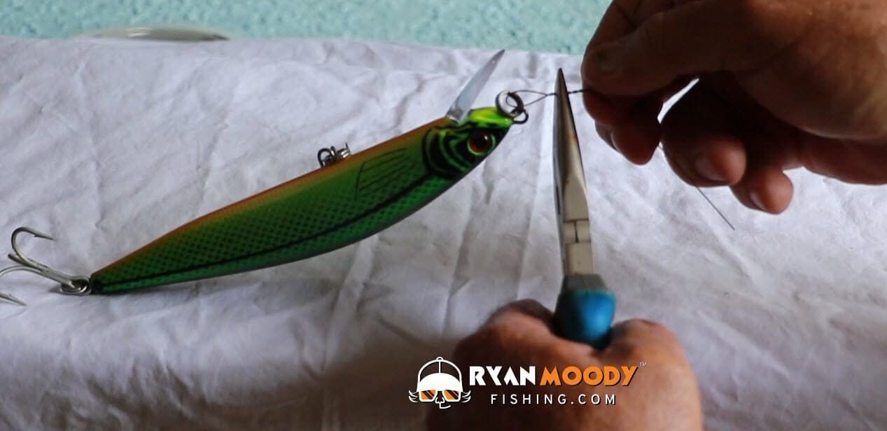 Making a wire trace for mackerel - Ryan Moody Fishing