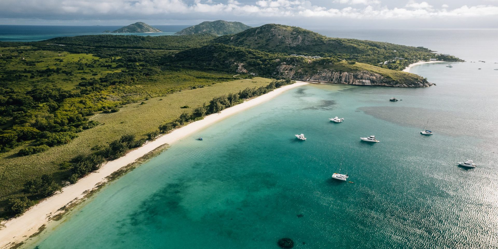 Circumnavigating Lizard Island - Exploring a tropical paradise.